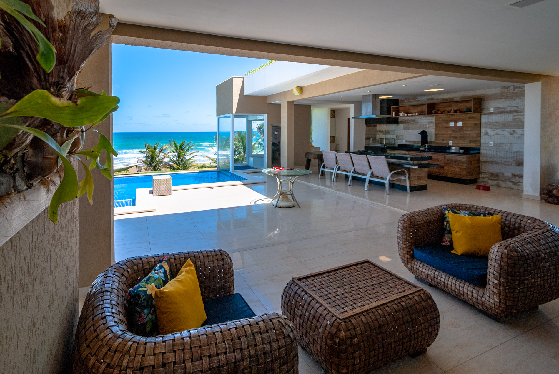 Casas em frente à praia à venda | Hansen Imóveis